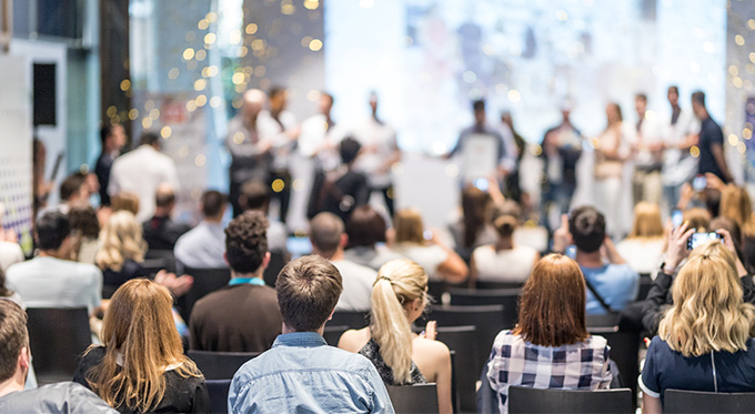 8 Benefits of Booking an Awards Host for Your Ceremony