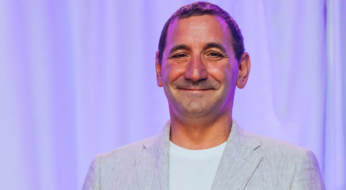 Elliot Kay Speaker Agent | Hire Keynote Speaker