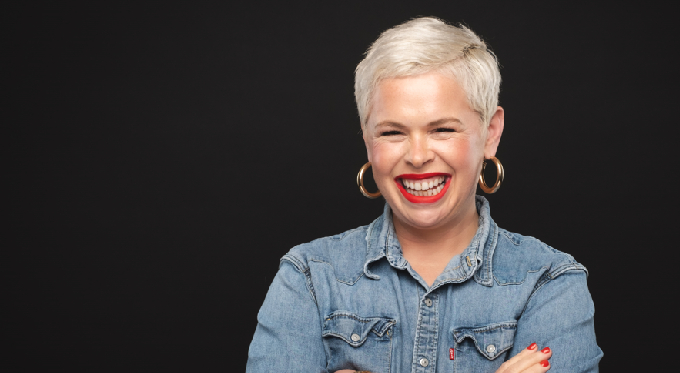 Hire Laura Smyth | Contact Comedian